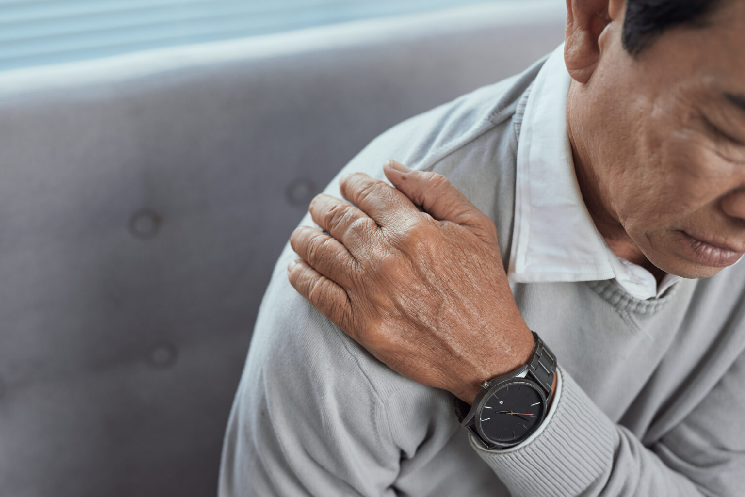 Shoulder Pain: From Everyday Strains to Serious Conditions – Know the ...